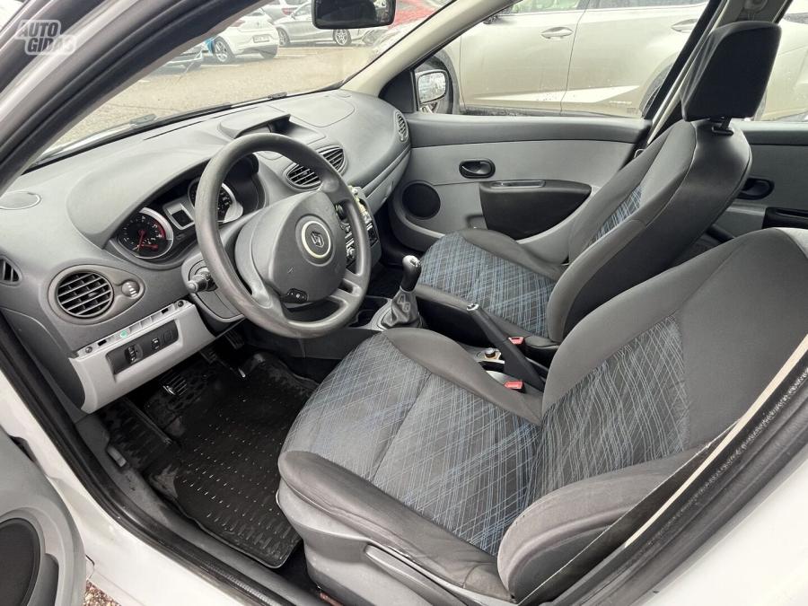 Balts Renault Clio 2006 Viļņa, ar dzinēja tilpumu 1.50 L un nobraukumu 240 tūkst. km par 1600 €, foto 12 vietnē AUTOMOTO.COM.LV