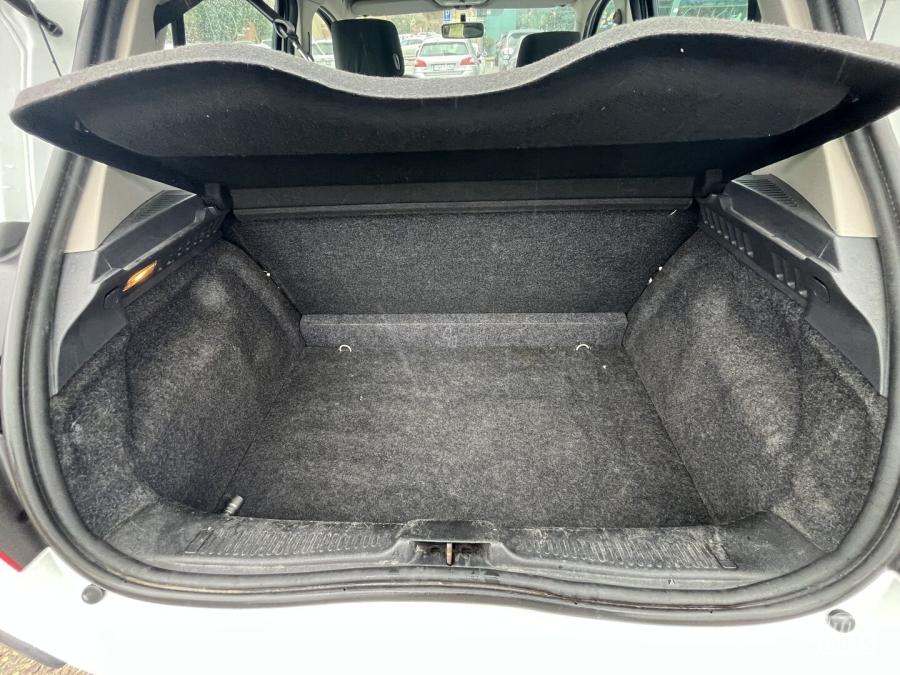 Balts Renault Clio 2006 Viļņa, ar dzinēja tilpumu 1.50 L un nobraukumu 240 tūkst. km par 1600 €, foto 19 vietnē AUTOMOTO.COM.LV