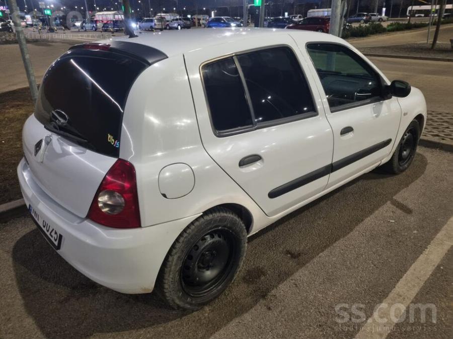 White Renault Clio 2007 in Riga, with an engine capacity of 1.50 L and mileage of 335 thousand km for 850 €, photo 6 on AUTOMOTO.COM.LV
