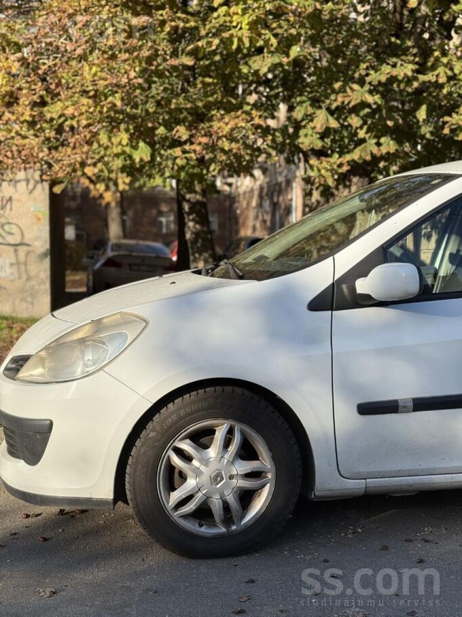 Balts Renault Clio 2007 Rīga, ar dzinēja tilpumu 1.60 L un nobraukumu 243 tūkst. km par 1500 €, foto 4 vietnē AUTOMOTO.COM.LV