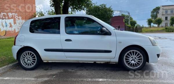 White Renault Clio 2007 in Jurmala, with an engine capacity of 1.50 L and mileage of 349 thousand km for 1000 €, photo 5 on AUTOMOTO.COM.LV