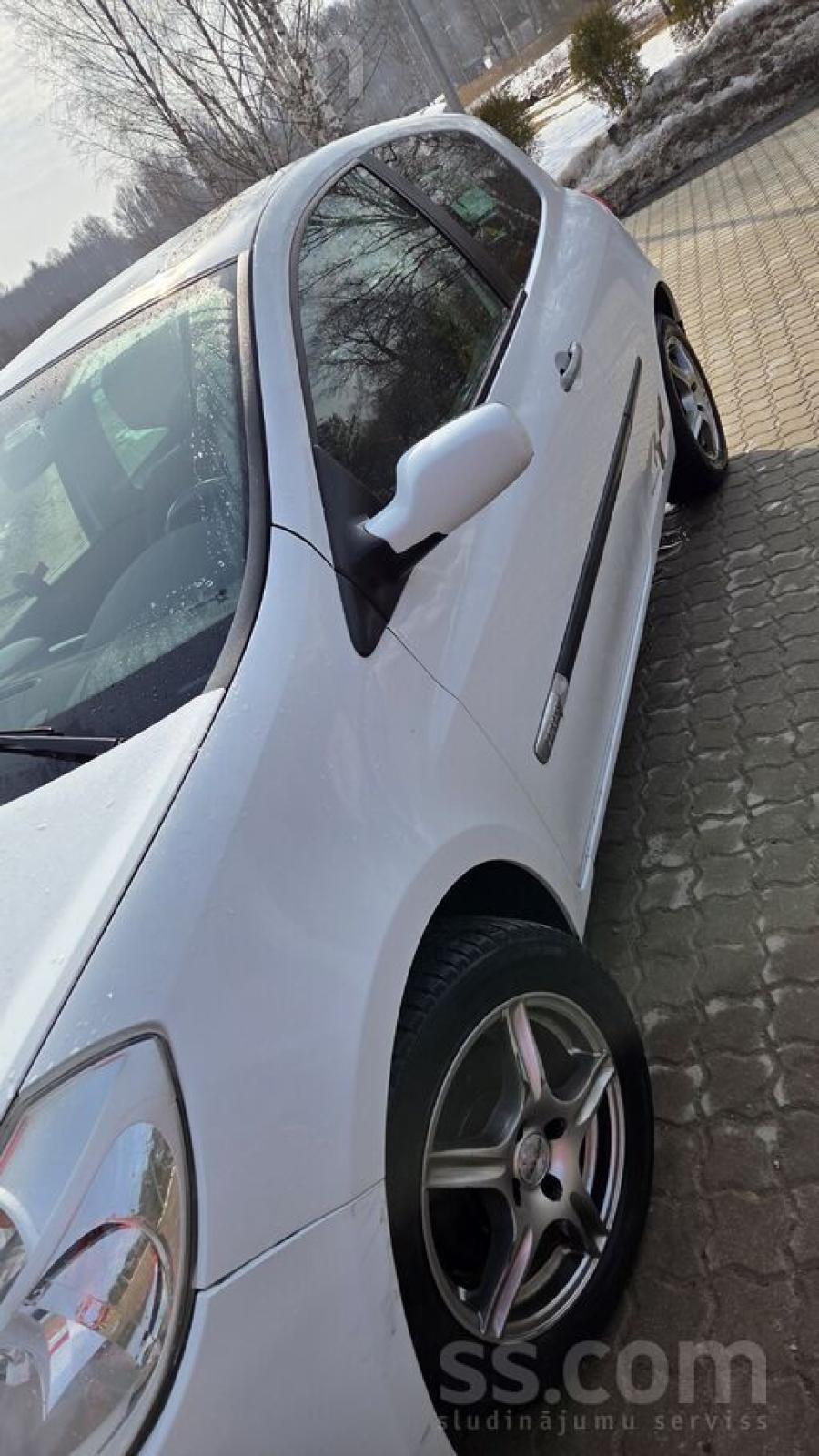 White Renault Clio 2008 in Ogre, with an engine capacity of 1.20 L and mileage of 250 thousand km for 1100 €, photo 4 on AUTOMOTO.COM.LV