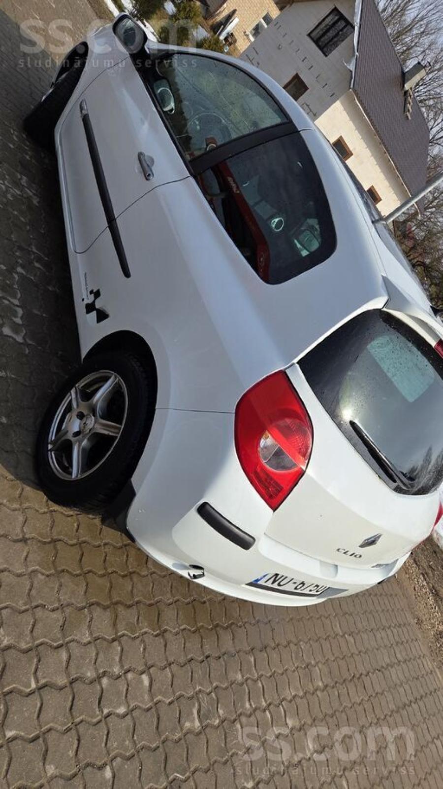 White Renault Clio 2008 in Ogre, with an engine capacity of 1.20 L and mileage of 250 thousand km for 1100 €, photo 5 on AUTOMOTO.COM.LV