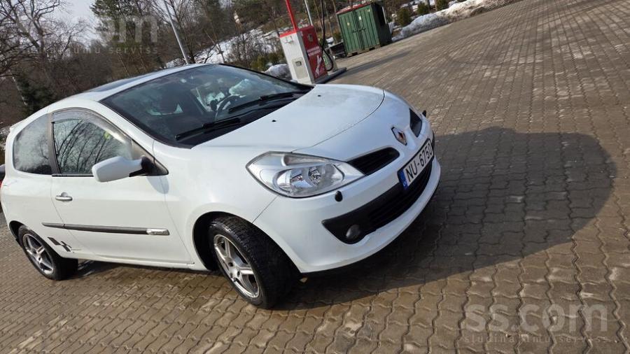 White Renault Clio 2008 in Ogre, with an engine capacity of 1.20 L and mileage of 250 thousand km for 1100 €, photo 7 on AUTOMOTO.COM.LV