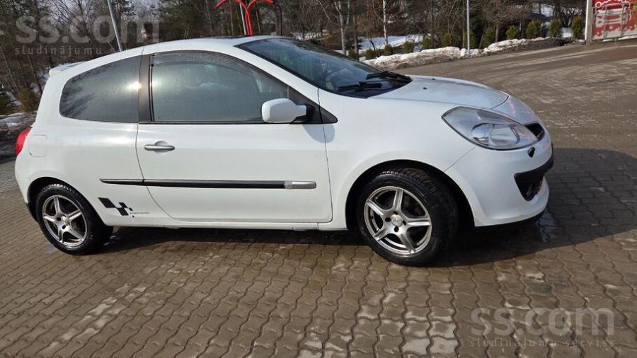 White Renault Clio 2008 in Ogre, with an engine capacity of 1.20 L and mileage of 250 thousand km for 1100 €, photo 8 on AUTOMOTO.COM.LV