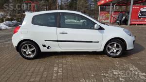 White Renault Clio 2008 in Ogre, with an engine capacity of 1.20 L and mileage of 250 thousand km for 1100 €, photo 9 on AUTOMOTO.COM.LV