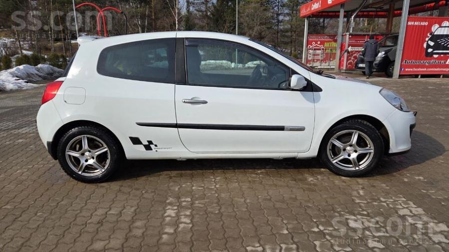 White Renault Clio 2008 in Ogre, with an engine capacity of 1.20 L and mileage of 250 thousand km for 1100 €, photo 9 on AUTOMOTO.COM.LV