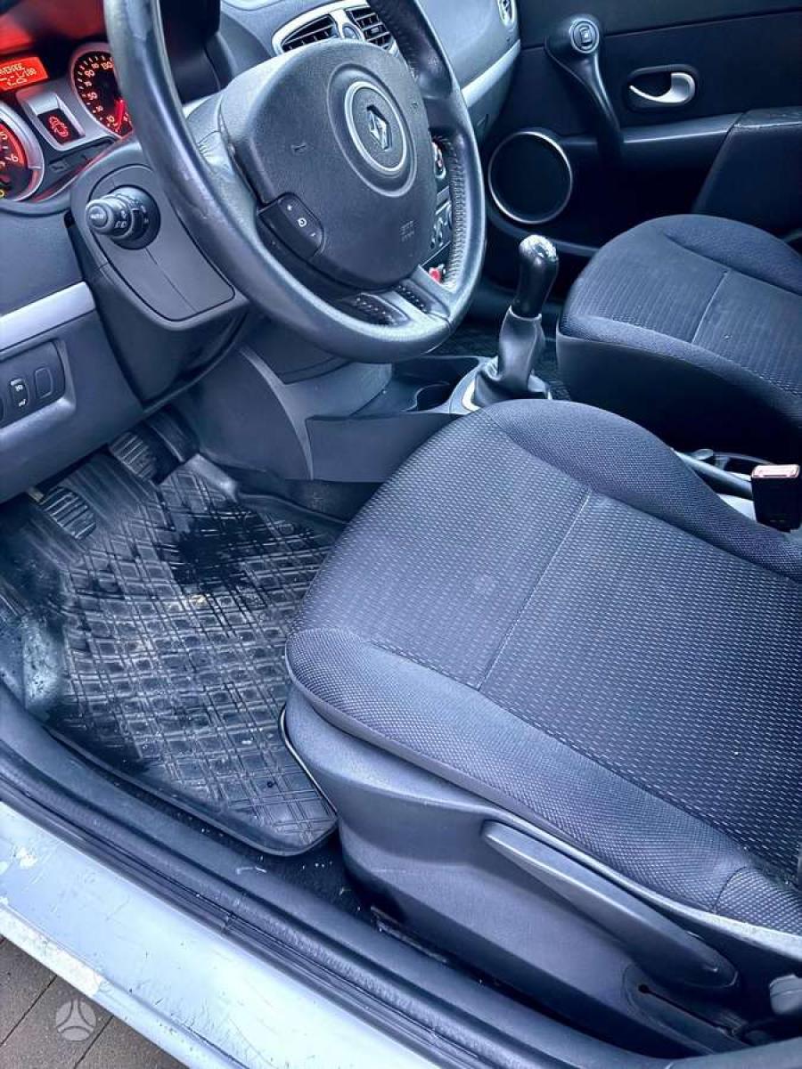 Balts Renault Clio 2008 Viļņa, ar dzinēja tilpumu 1.46 L un nobraukumu 207 tūkst. km par 2500 €, foto 12 vietnē AUTOMOTO.COM.LV