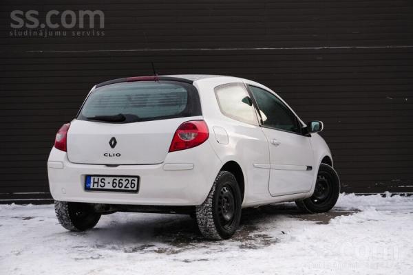 White Renault Clio 2009 in Riga, with an engine capacity of 1.50 L and mileage of 265 thousand km for 1890 €, photo 3 on AUTOMOTO.COM.LV