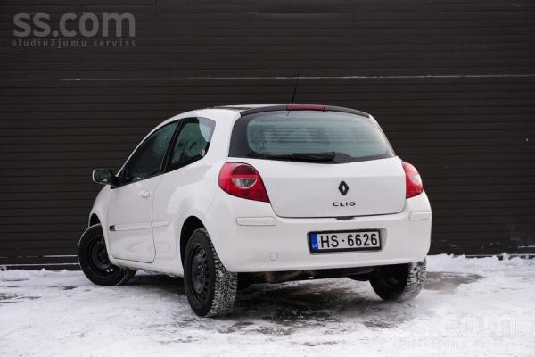 White Renault Clio 2009 in Riga, with an engine capacity of 1.50 L and mileage of 265 thousand km for 1890 €, photo 4 on AUTOMOTO.COM.LV