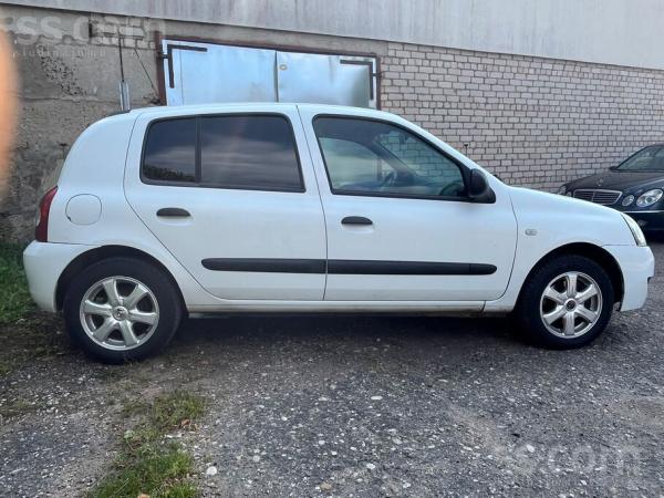 White Renault Clio 2010 in Rezekne, with an engine capacity of 1.50 L and mileage of 215 thousand km for 1350 €, photo 4 on AUTOMOTO.COM.LV