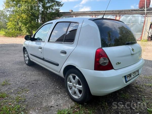 White Renault Clio 2010 in Rezekne, with an engine capacity of 1.50 L and mileage of 215 thousand km for 1350 €, photo 5 on AUTOMOTO.COM.LV