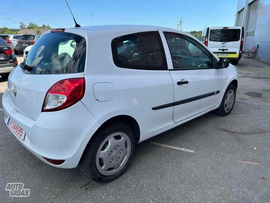 White Renault Clio 2011 in Taurage, with an engine capacity of 1.50 L and mileage of 374 thousand km for 1100 €, photo 4 on AUTOMOTO.COM.LV