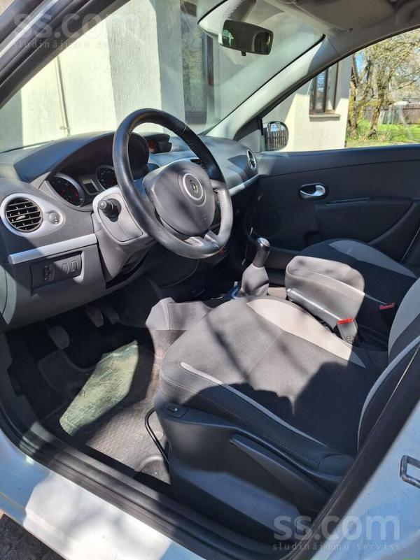 Balts Renault Clio 2011 Rīga, ar dzinēja tilpumu 1.20 L un nobraukumu 193 tūkst. km par 2300 €, foto 7 vietnē AUTOMOTO.COM.LV