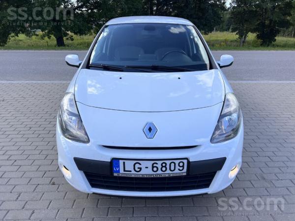 Balts Renault Clio 2011 Limbaži, ar dzinēja tilpumu 1.50 L un nobraukumu 328 tūkst. km par 1950 €, foto 3 vietnē AUTOMOTO.COM.LV