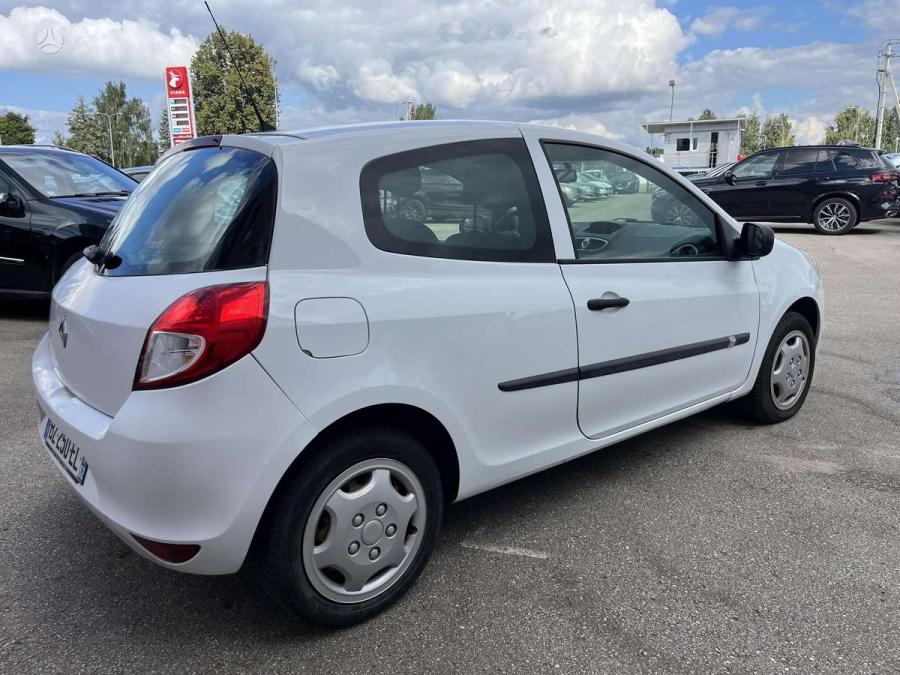 White Renault Clio 2011 in Taurage, with an engine capacity of 1.46 L and mileage of 375 thousand km for 1100 €, photo 5 on AUTOMOTO.COM.LV