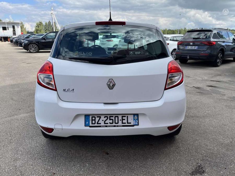 White Renault Clio 2011 in Taurage, with an engine capacity of 1.46 L and mileage of 375 thousand km for 1100 €, photo 6 on AUTOMOTO.COM.LV