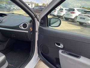 White Renault Clio 2011 in Taurage, with an engine capacity of 1.46 L and mileage of 375 thousand km for 1100 €, photo 9 on AUTOMOTO.COM.LV