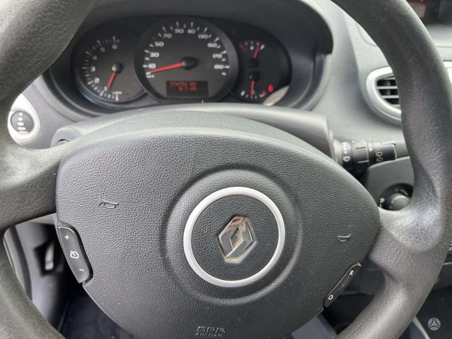 White Renault Clio 2011 in Taurage, with an engine capacity of 1.46 L and mileage of 375 thousand km for 1100 €, photo 10 on AUTOMOTO.COM.LV