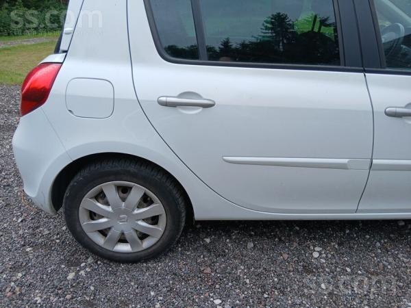 Balts Renault Clio 2012 Talsi, ar dzinēja tilpumu 1.50 L un nobraukumu 237 tūkst. km par 2505 €, foto 8 vietnē AUTOMOTO.COM.LV