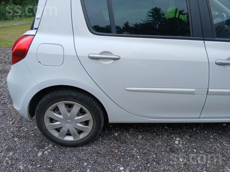 Balts Renault Clio 2012 Talsi, ar dzinēja tilpumu 1.50 L un nobraukumu 237 tūkst. km par 2505 €, foto 9 vietnē AUTOMOTO.COM.LV