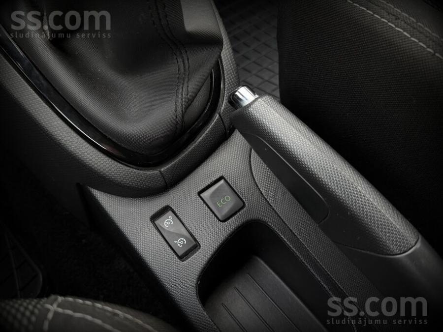 Balts Renault Clio 2013 Dobele, ar dzinēja tilpumu 1.50 L un nobraukumu 197 tūkst. km par 4500 €, foto 15 vietnē AUTOMOTO.COM.LV