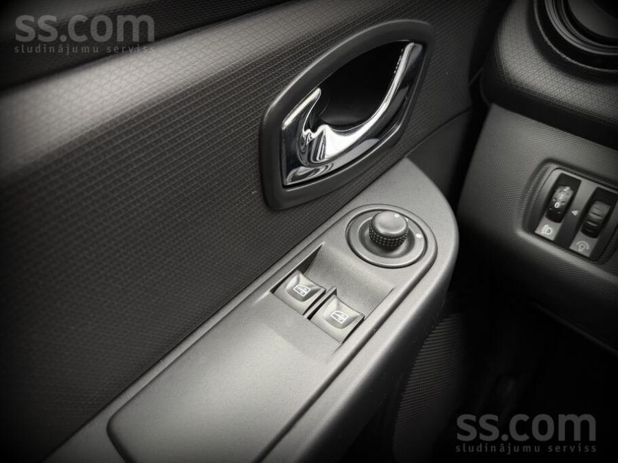 Balts Renault Clio 2013 Dobele, ar dzinēja tilpumu 1.50 L un nobraukumu 197 tūkst. km par 4500 €, foto 22 vietnē AUTOMOTO.COM.LV