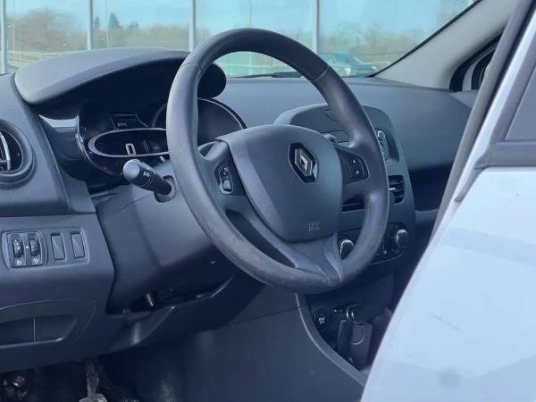White Renault Clio 2013 in Rezekne, with an engine capacity of 1.50 L and mileage of 142 thousand km for 4950 €, photo 7 on AUTOMOTO.COM.LV