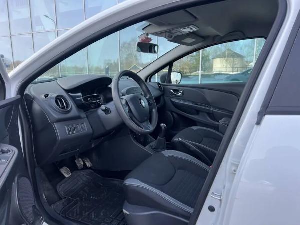 White Renault Clio 2013 in Rezekne, with an engine capacity of 1.50 L and mileage of 142 thousand km for 4950 €, photo 9 on AUTOMOTO.COM.LV