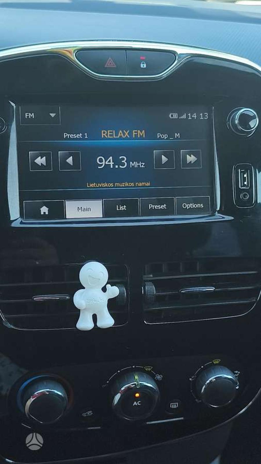 Balts Renault Clio 2013 Panevēža, ar dzinēja tilpumu 1.50 L un nobraukumu 190 tūkst. km par 2900 €, foto 6 vietnē AUTOMOTO.COM.LV
