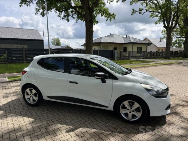 White Renault Clio 2014 in Valmiera, with an engine capacity of 1.50 L and mileage of 358 thousand km for 4690 €, photo 3 on AUTOMOTO.COM.LV