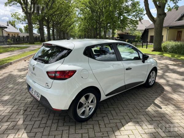 White Renault Clio 2014 in Valmiera, with an engine capacity of 1.50 L and mileage of 358 thousand km for 4690 €, photo 4 on AUTOMOTO.COM.LV