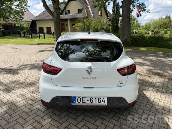 White Renault Clio 2014 in Valmiera, with an engine capacity of 1.50 L and mileage of 358 thousand km for 4690 €, photo 5 on AUTOMOTO.COM.LV