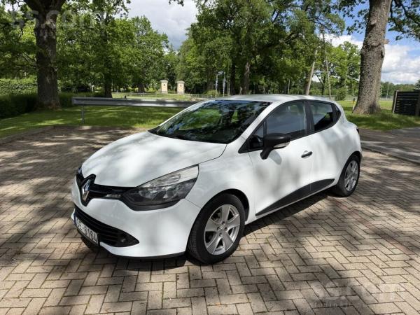 White Renault Clio 2014 in Valmiera, with an engine capacity of 1.50 L and mileage of 358 thousand km for 4690 €, photo 8 on AUTOMOTO.COM.LV