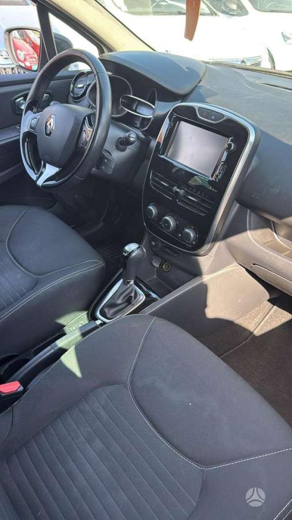 Balts Renault Clio 2015 Tauragė, ar dzinēja tilpumu 1.20 L un nobraukumu 126 tūkst. km par 5600 €, foto 5 vietnē AUTOMOTO.COM.LV