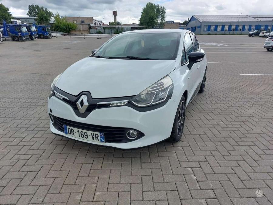 White Renault Clio 2015 in Taurage, with an engine capacity of 1.20 L and mileage of 126 thousand km for 5600 €, photo 1 on AUTOMOTO.COM.LV
