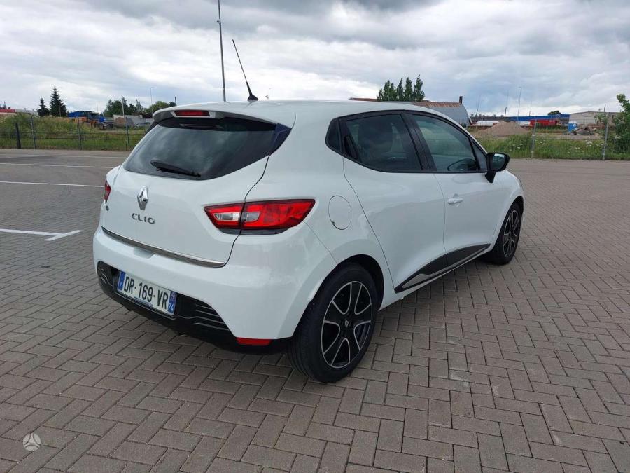 White Renault Clio 2015 in Taurage, with an engine capacity of 1.20 L and mileage of 126 thousand km for 5600 €, photo 9 on AUTOMOTO.COM.LV