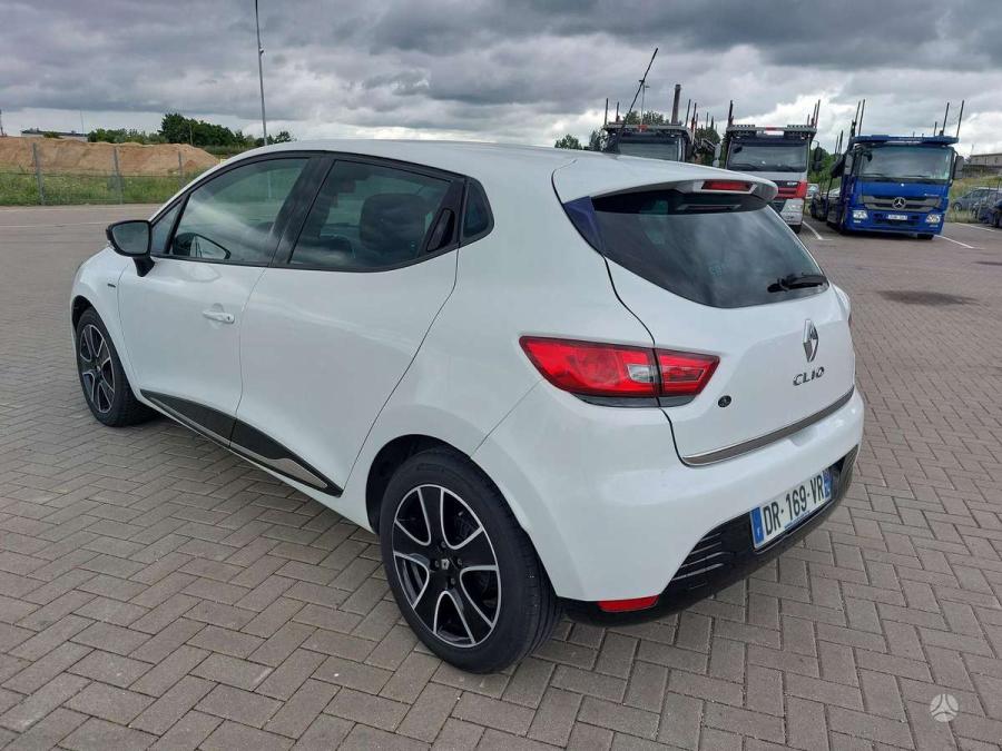 White Renault Clio 2015 in Taurage, with an engine capacity of 1.20 L and mileage of 126 thousand km for 5600 €, photo 12 on AUTOMOTO.COM.LV