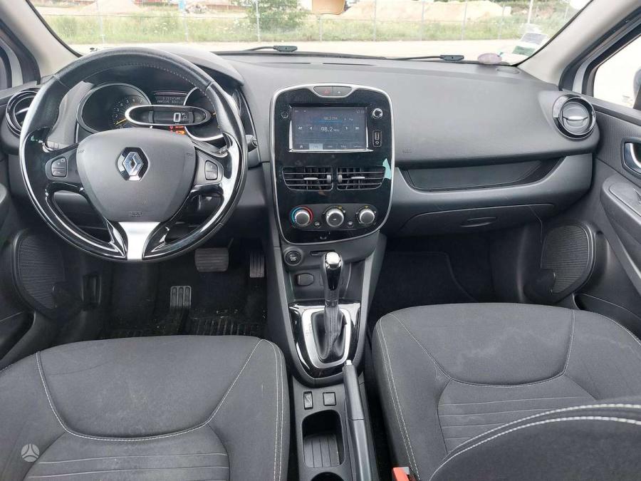 White Renault Clio 2015 in Taurage, with an engine capacity of 1.20 L and mileage of 126 thousand km for 5600 €, photo 16 on AUTOMOTO.COM.LV