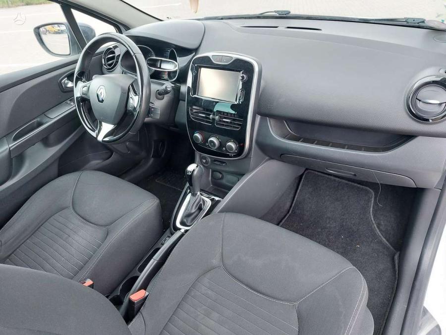 White Renault Clio 2015 in Taurage, with an engine capacity of 1.20 L and mileage of 126 thousand km for 5600 €, photo 17 on AUTOMOTO.COM.LV