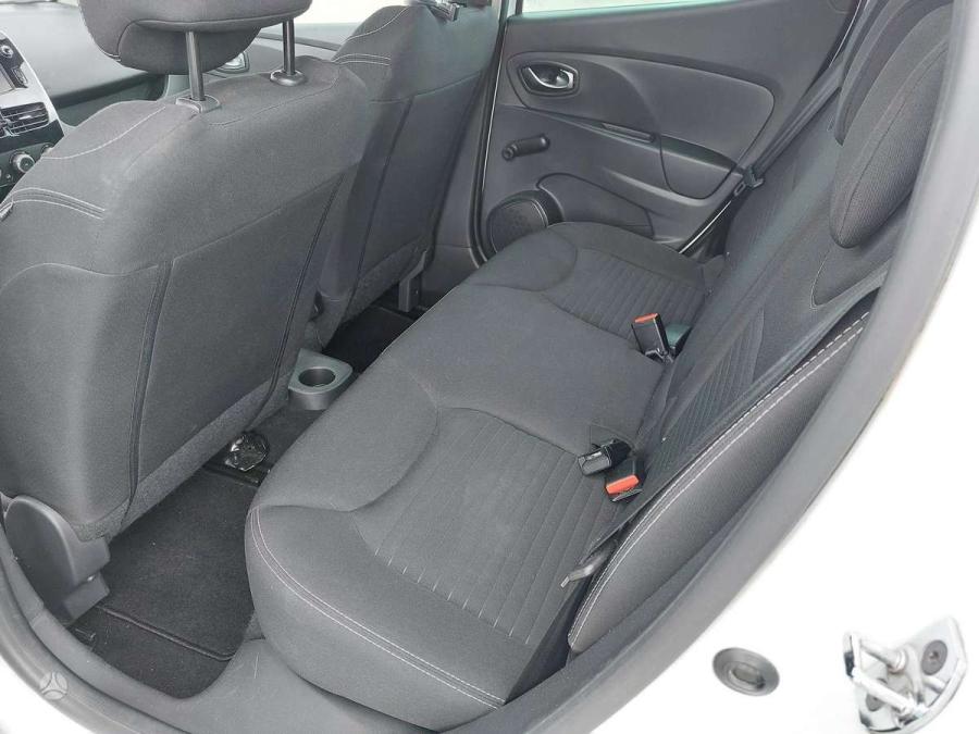 White Renault Clio 2015 in Taurage, with an engine capacity of 1.20 L and mileage of 126 thousand km for 5600 €, photo 18 on AUTOMOTO.COM.LV
