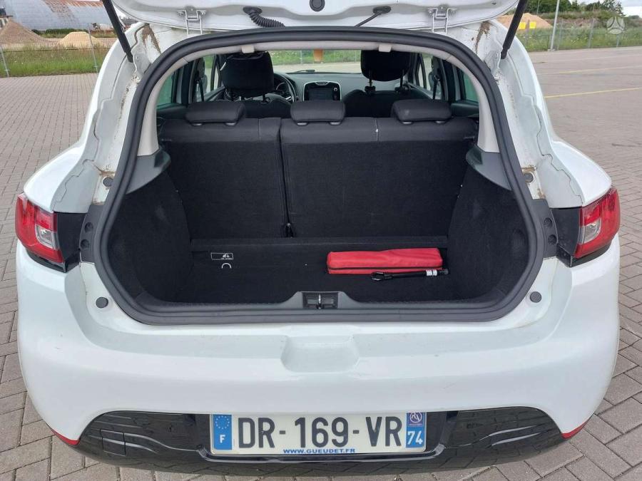 White Renault Clio 2015 in Taurage, with an engine capacity of 1.20 L and mileage of 126 thousand km for 5600 €, photo 19 on AUTOMOTO.COM.LV