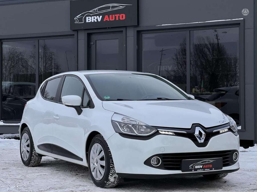 White Renault Clio 2016 in Kedainiai, with an engine capacity of 0.90 L and mileage of 152 thousand km for 4750 €, photo 5 on AUTOMOTO.COM.LV