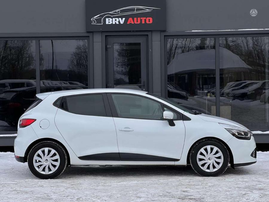 White Renault Clio 2016 in Kedainiai, with an engine capacity of 0.90 L and mileage of 152 thousand km for 4750 €, photo 6 on AUTOMOTO.COM.LV