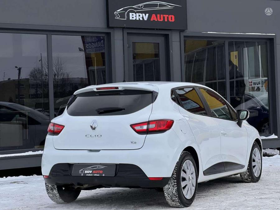 White Renault Clio 2016 in Kedainiai, with an engine capacity of 0.90 L and mileage of 152 thousand km for 4750 €, photo 7 on AUTOMOTO.COM.LV