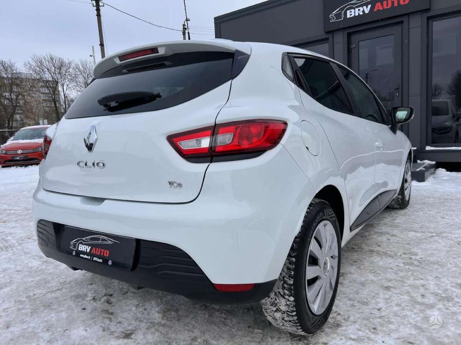 White Renault Clio 2016 in Kedainiai, with an engine capacity of 0.90 L and mileage of 152 thousand km for 4750 €, photo 15 on AUTOMOTO.COM.LV