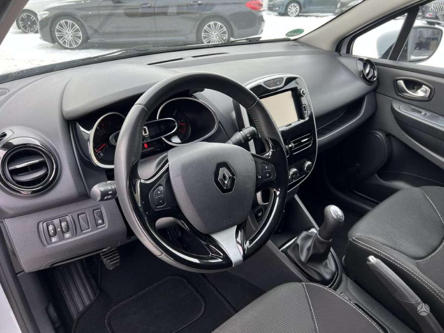 White Renault Clio 2016 in Kedainiai, with an engine capacity of 0.90 L and mileage of 152 thousand km for 4750 €, photo 17 on AUTOMOTO.COM.LV