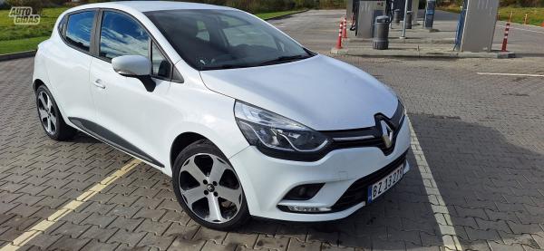 White Renault Clio 2018 in Klaipeda, with an engine capacity of 0.90 L and mileage of 263 thousand km for 4300 €, photo 1 on AUTOMOTO.COM.LV