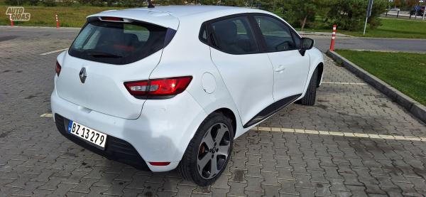 White Renault Clio 2018 in Klaipeda, with an engine capacity of 0.90 L and mileage of 263 thousand km for 4300 €, photo 2 on AUTOMOTO.COM.LV