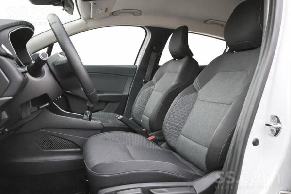 White Renault Clio 2020 in Riga, with an engine capacity of 1.00 L and mileage of 40 thousand km for 9980 €, photo 8 on AUTOMOTO.COM.LV